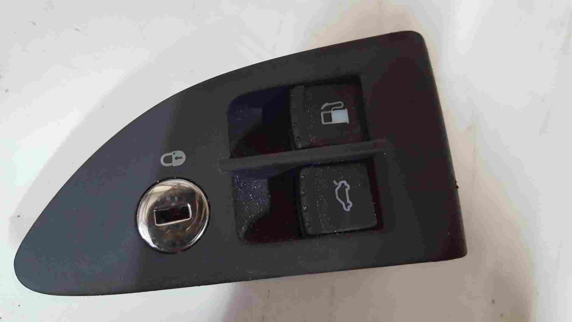 Volkswagen Passat 2001-2005 B5.5 Petrol Open Button Boot Switch Panel ...