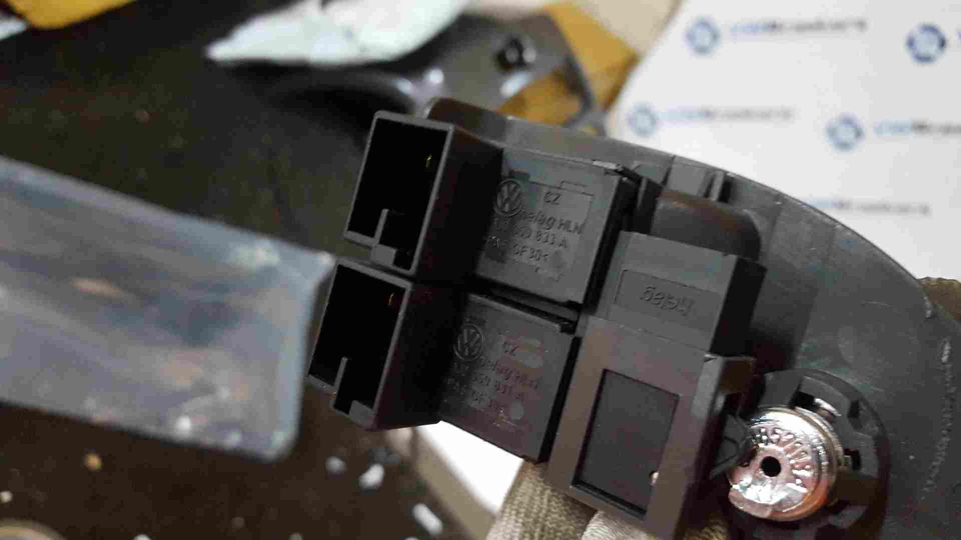 Volkswagen Passat 2001-2005 B5.5 Petrol Open Button Boot Switch Panel ...