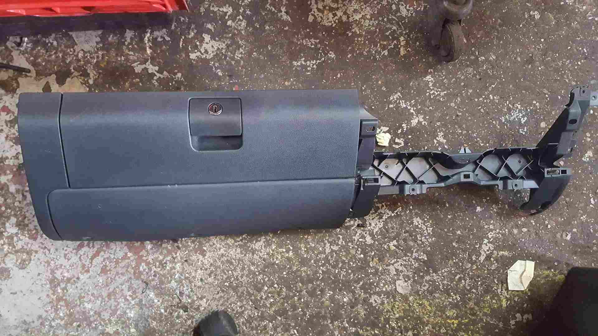 Volkswagen Polo 6N2 1999-2003 Dashboard Glove BOX 6N2857103B | VWBreakers