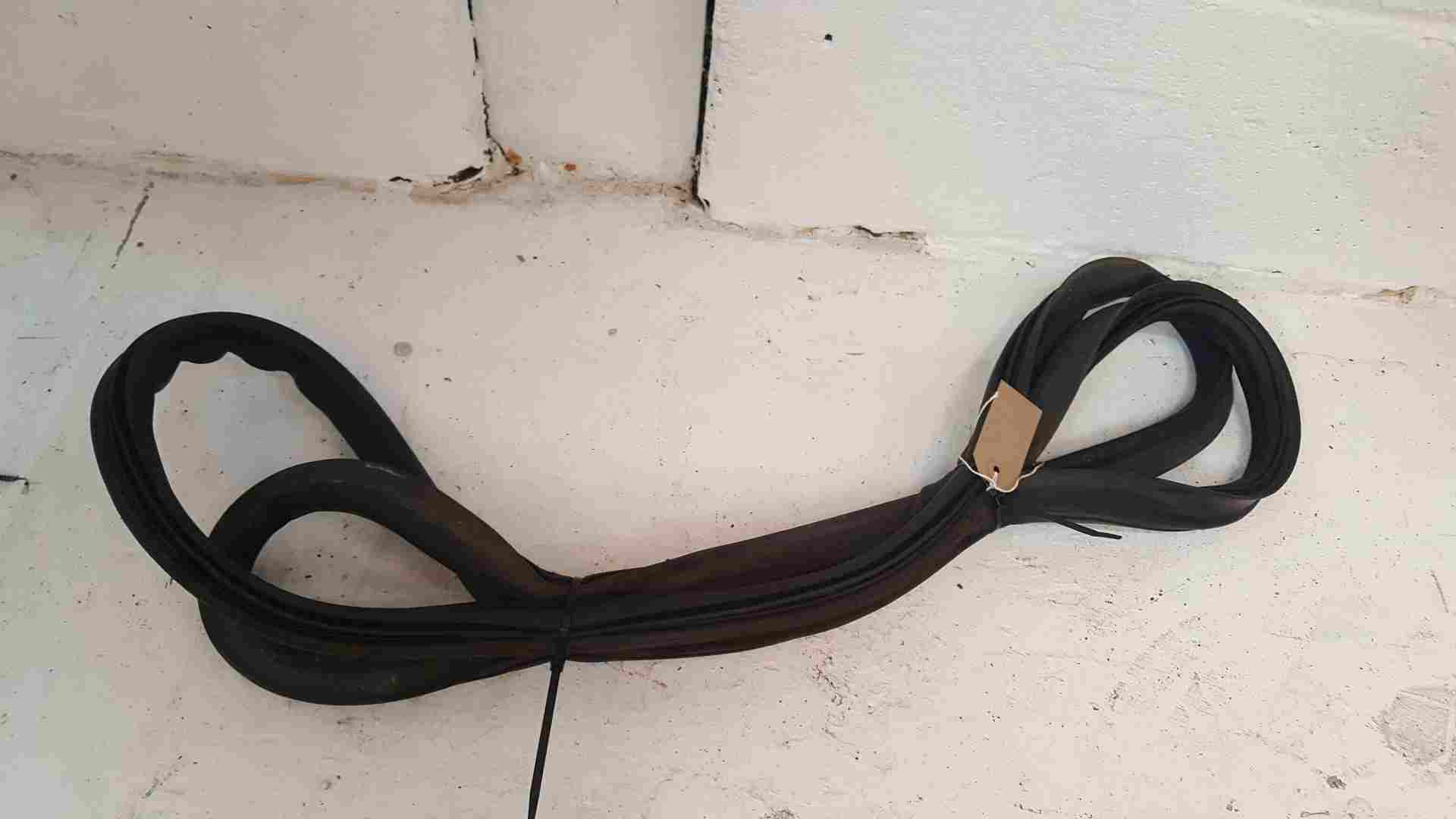 Volkswagen Polo 6R 2009-2014 Boot Tailgate Rear Rubber Seal Gasket ...