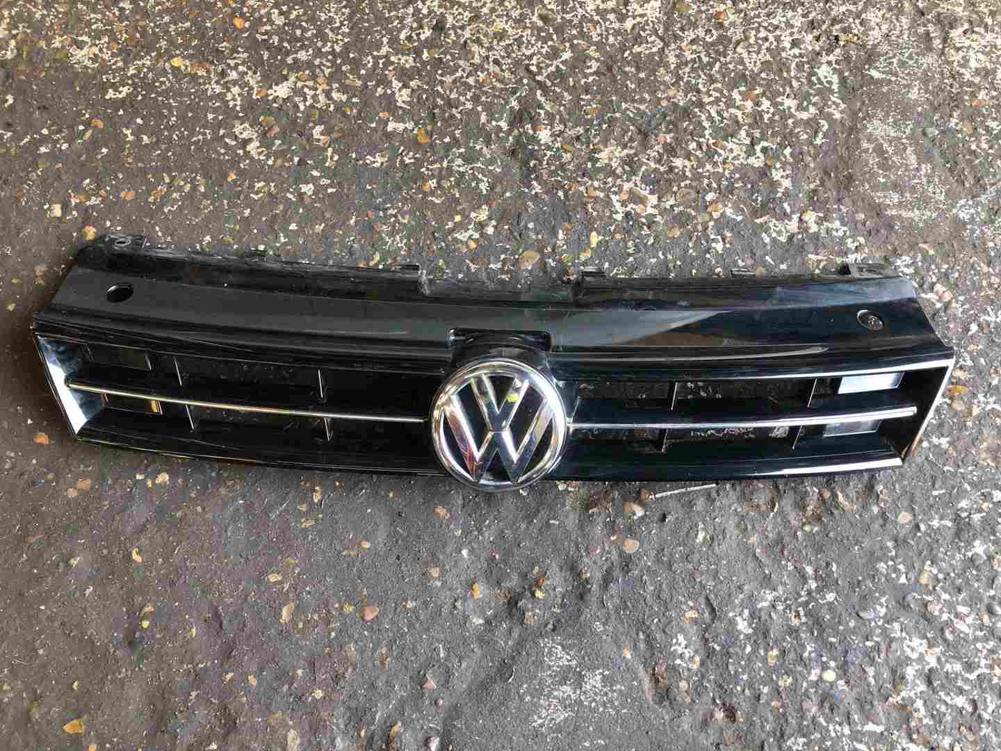 Volkswagen Polo 6r 2009 2014 Front Bumper Grill Top With Emblem Gloss