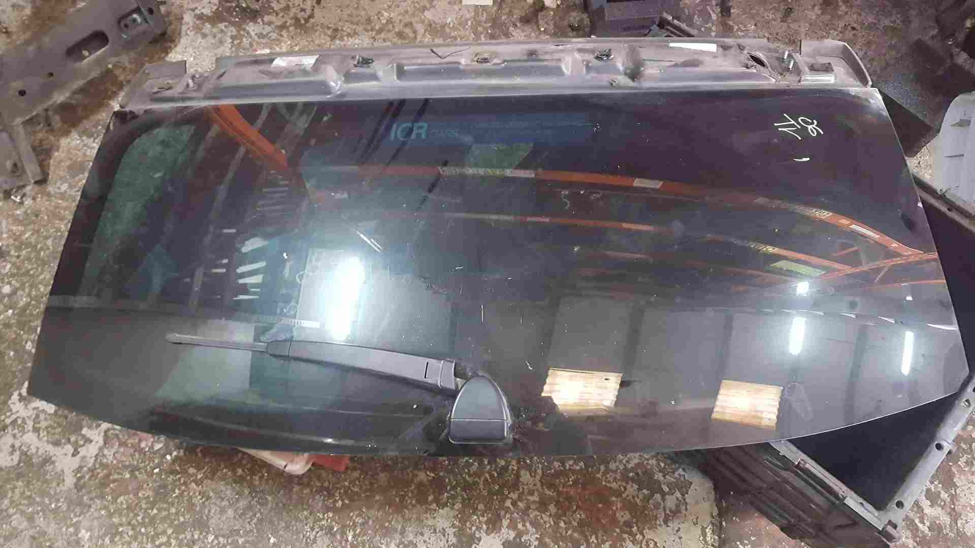 Volkswagen Touareg MK1 2002-2007 Tailgate Rear Boot Glass Lock Button ...