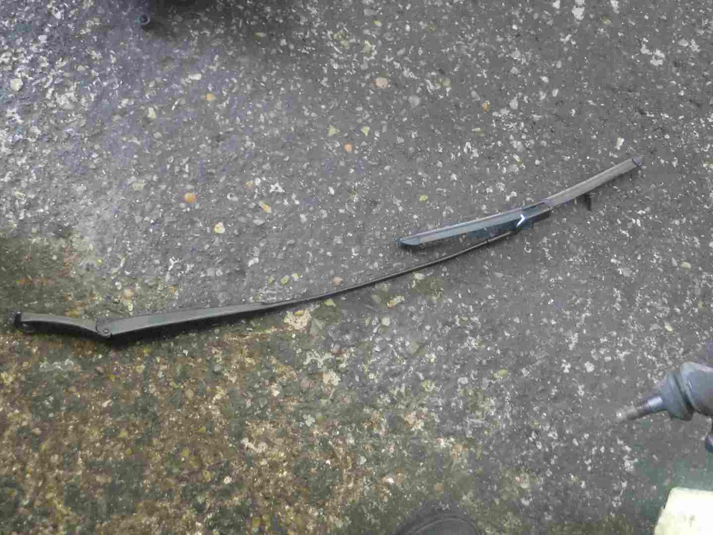 Volkswagen UP 2011-2017 Passenger NSF Front Windscreen Wiper Arm ...
